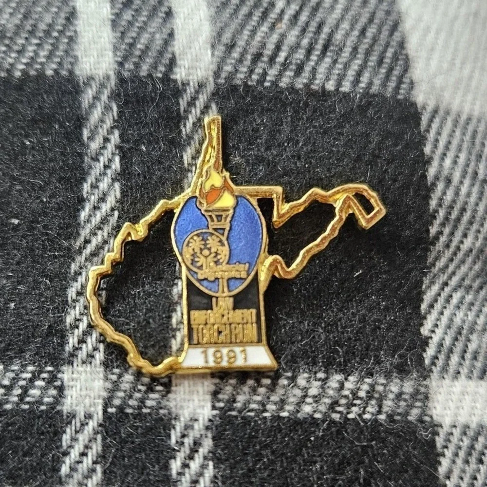 Accessories | Vtg 1991 Law Enforcemnt Torch Run West Virginia Gold Tone ...
